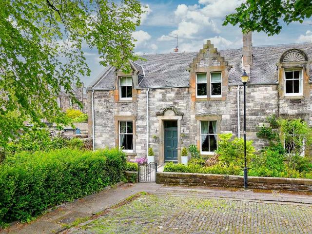 4 bedroom end of terrace house for sale