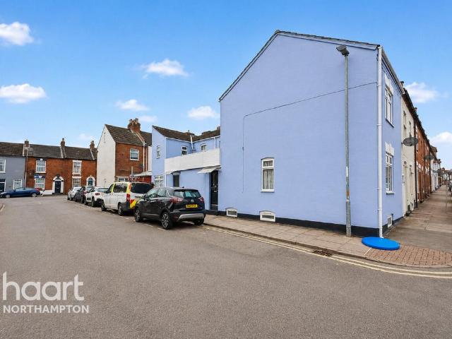 4 bedroom end of terrace house for sale