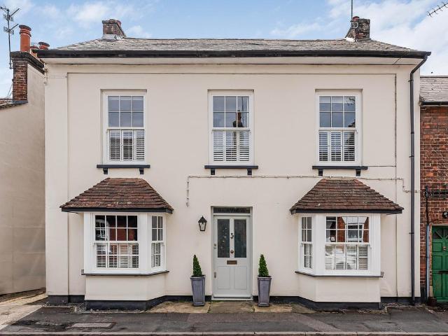 4 bedroom end of terrace house for sale