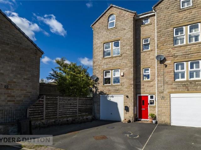 4 bedroom end of terrace house for sale