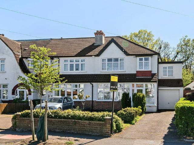 4 bedroom end of terrace house for sale
