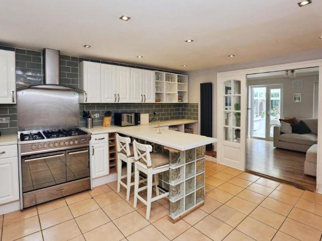 4 bedroom end of terrace house for sale