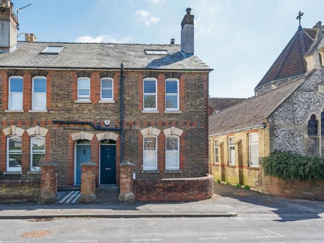 4 bedroom end of terrace house for sale