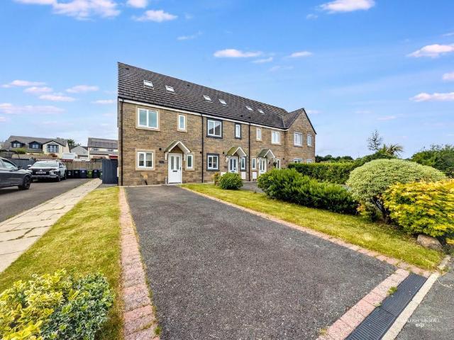 4 bedroom end of terrace house for sale