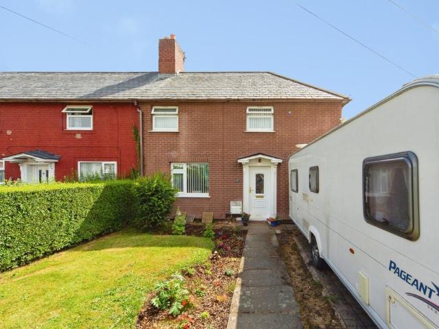 4 bedroom end of terrace house for sale