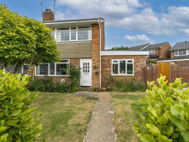 4 bedroom end of terrace house for sale