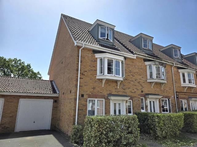 4 bedroom end of terrace house for sale