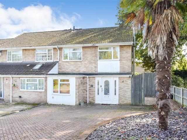 4 bedroom end of terrace house for sale