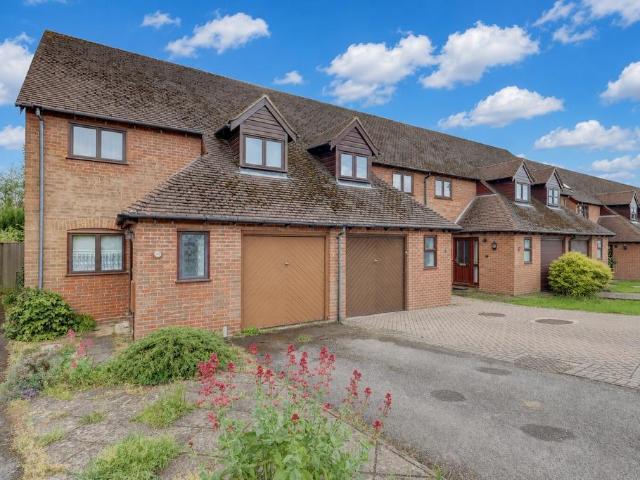 4 bedroom end of terrace house for sale