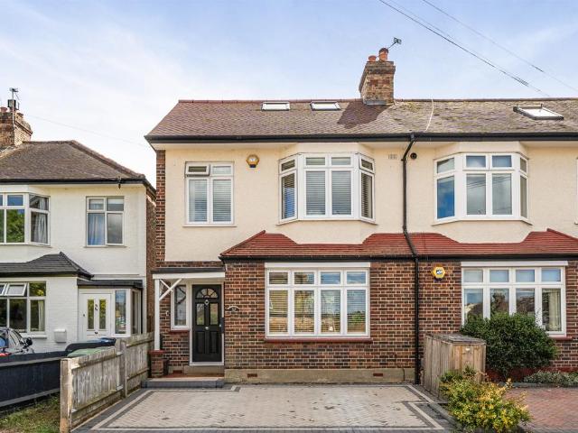 4 bedroom end of terrace house for sale