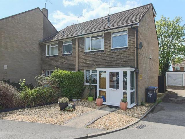 4 bedroom end of terrace house for sale