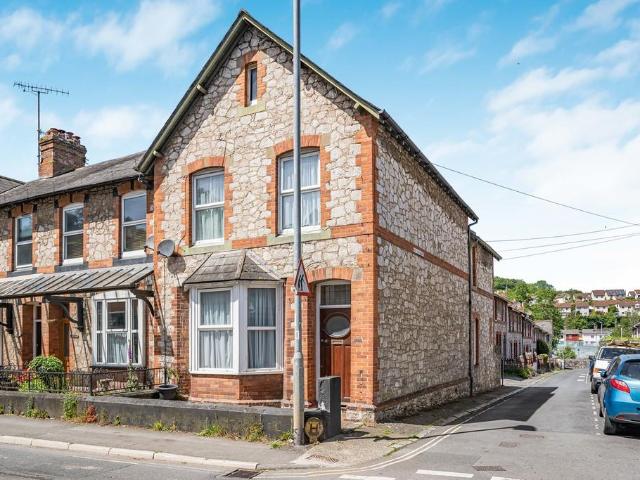 4 bedroom end of terrace house for sale