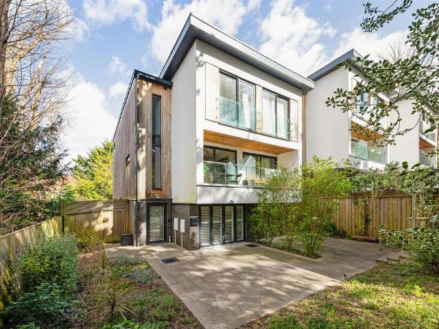 4 bedroom end of terrace house for sale