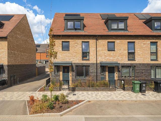 4 bedroom end of terrace house for sale