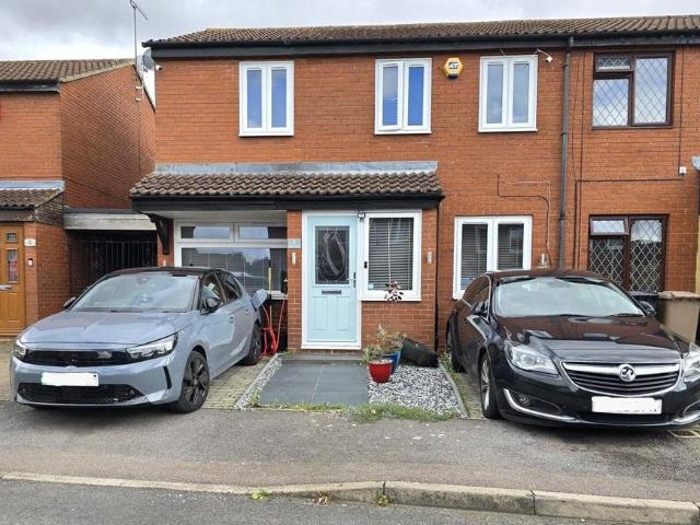 4 bedroom end of terrace house for sale