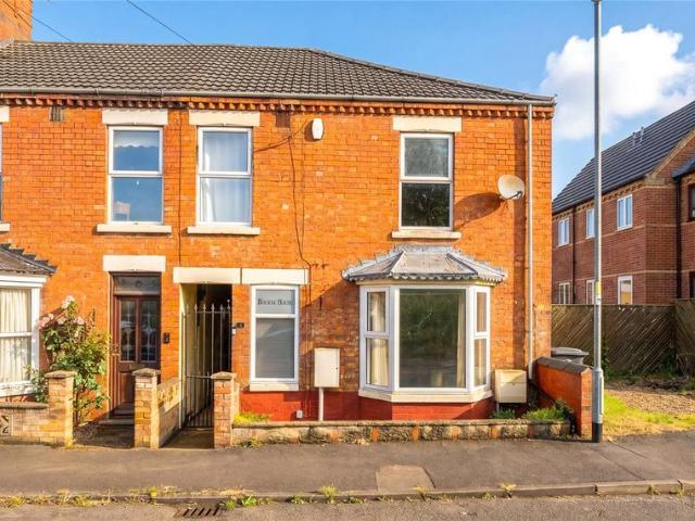 4 bedroom end of terrace house for sale