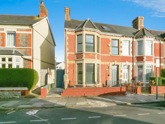4 bedroom end of terrace house for sale