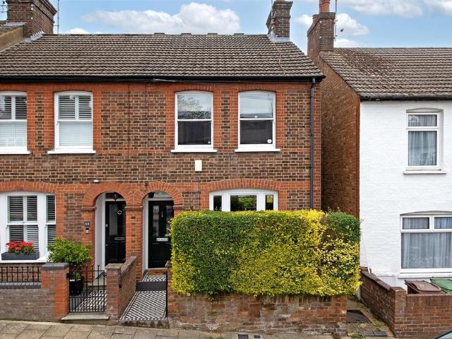 4 bedroom end of terrace house for sale