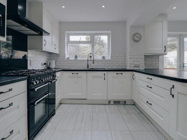 4 bedroom end of terrace house for sale