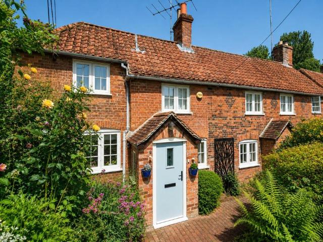 4 bedroom end of terrace house for sale