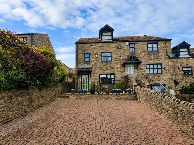 4 bedroom end of terrace house for sale