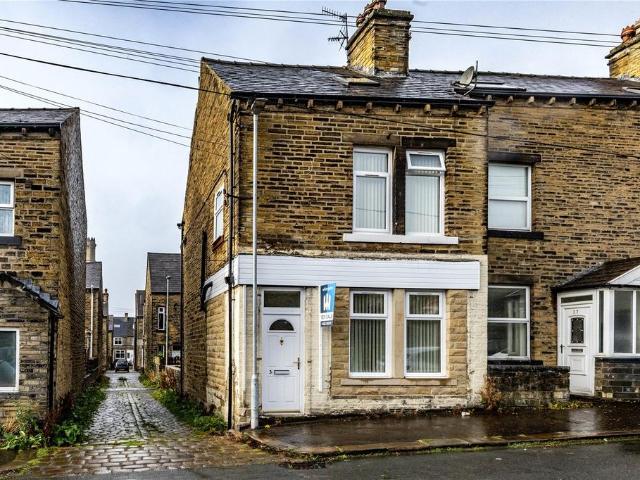 4 bedroom end of terrace house for sale