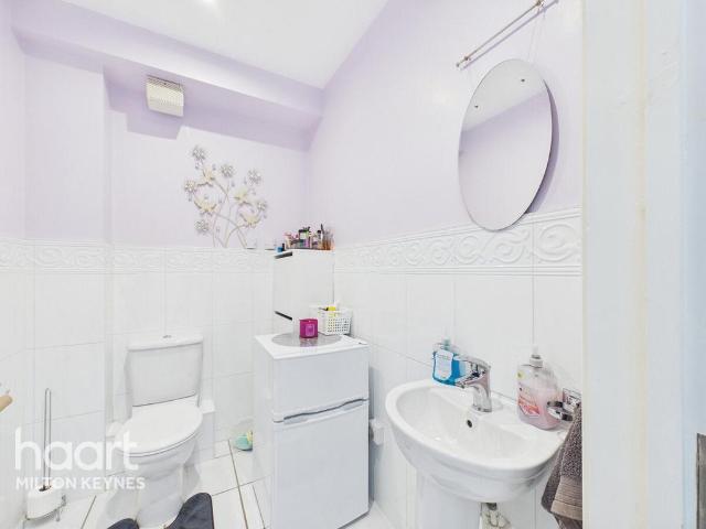 4 bedroom end of terrace house for sale