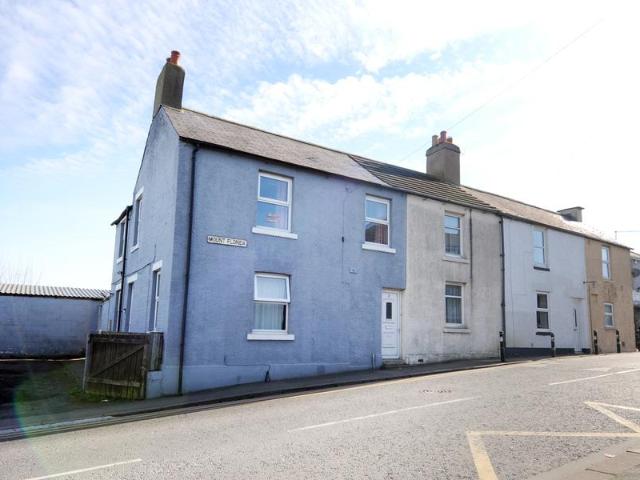 4 bedroom end of terrace house for sale