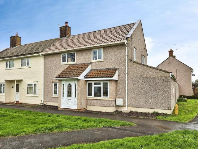 4 bedroom end of terrace house for sale