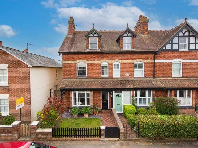 4 bedroom end of terrace house for sale
