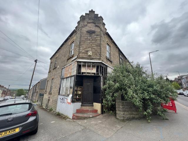 4 bedroom end of terrace house for sale