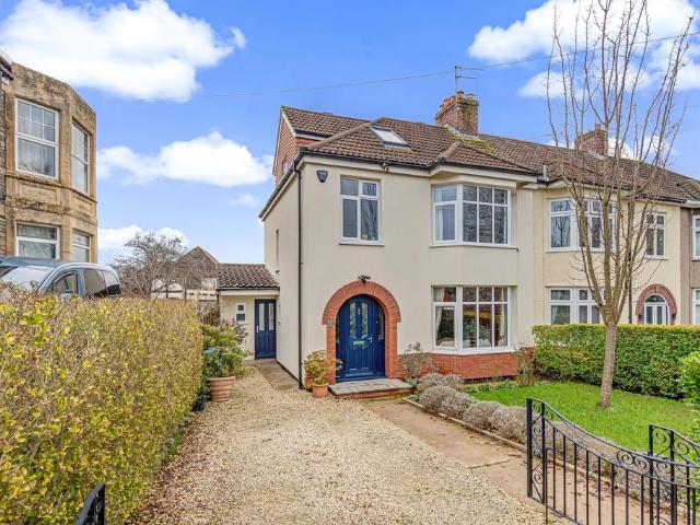 4 bedroom end of terrace house for sale