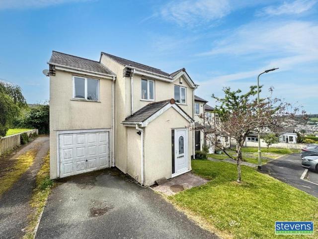 4 bedroom end of terrace house for sale