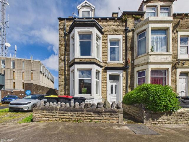 4 bedroom end of terrace house for sale