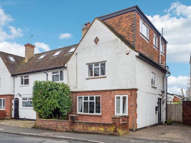 4 bedroom end of terrace house for sale