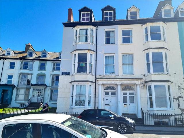 4 bedroom end of terrace house for sale