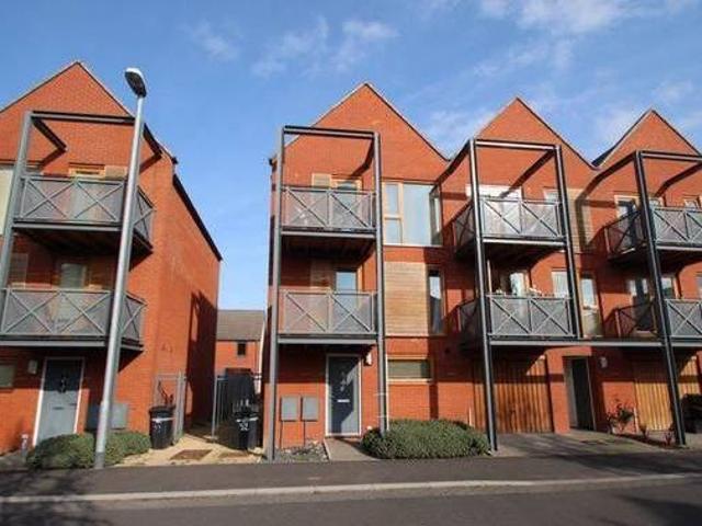 4 bedroom end of terrace house for sale in Couture Grove Street BA16