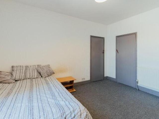 4 bedroom end of terrace house for sale in Carholme Road, Lincoln, Lincolnshire, LN1