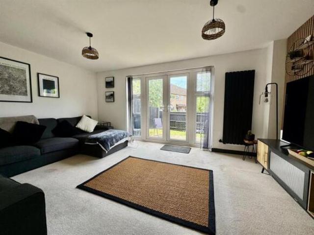 4 bedroom end of terrace house for sale in Carver Close, Stratton, Swindon, SN3