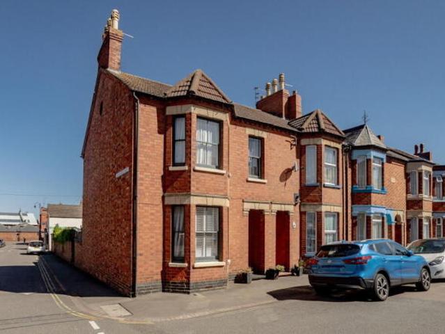 4 bedroom end of terrace house for sale in Church Street, Wolverton, MK12