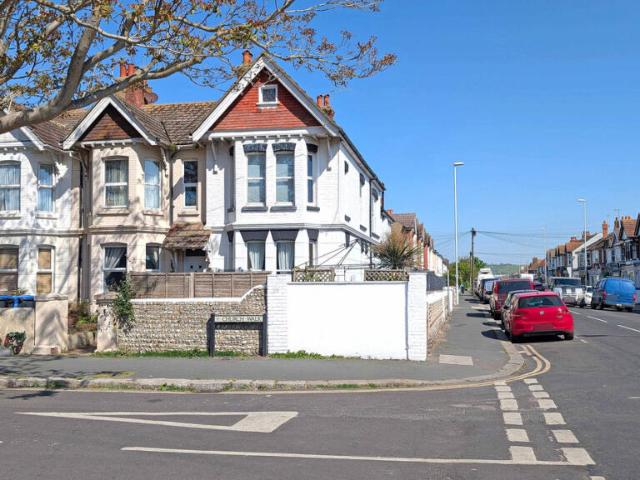 4 bedroom end of terrace house for sale in Church Walk, Worthing, BN11