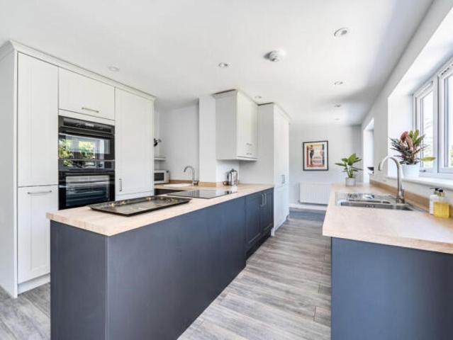 4 bedroom end of terrace house for sale in Chesterfield Road, Downend, Bristol, BS16