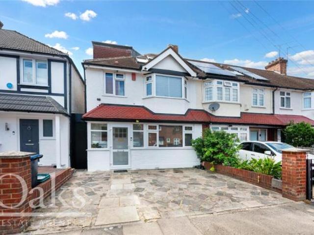 4 bedroom end of terrace house for sale in Chestnut Grove, Mitcham, CR4