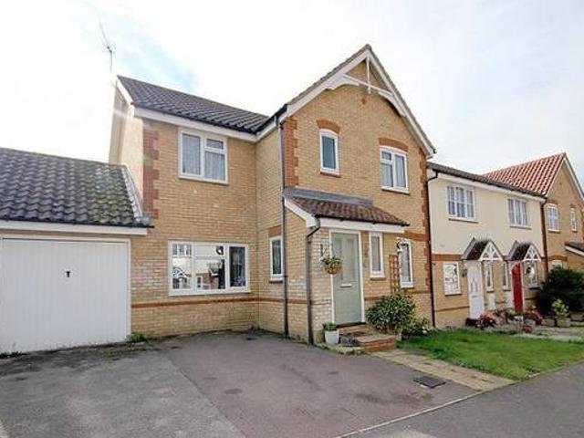 4 bedroom end of terrace house for sale in Chestnut Farm Henlow SG16 SG16