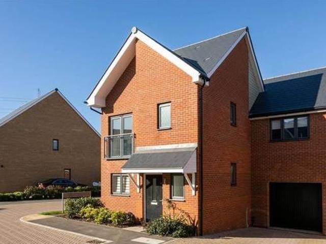 4 bedroom end of terrace house for sale in Chilvers Way Northfleet Kent DA11