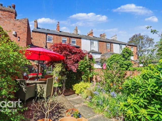 4 bedroom end of terrace house for sale in Christchurch Terrace, Thorne Road, Doncaster, DN1