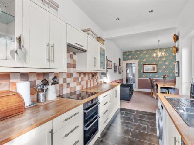 4 bedroom end of terrace house for sale in Cleasby Road, Menston, Ilkley, LS29