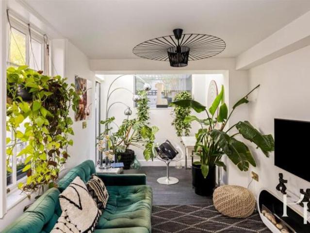 4 bedroom end of terrace house for sale in Clifton Road, Brighton, BN1