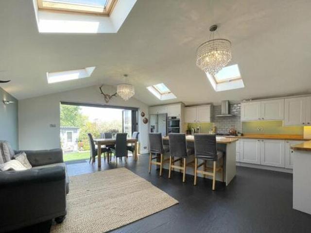 4 Bedroom End Of Terrace House For Sale In Aldershot