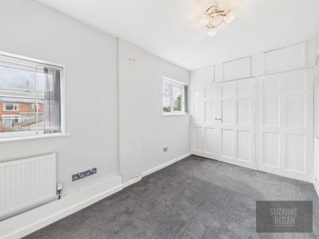 4 bedroom end of terrace house for sale in Allesley Old Road, Chapelfields, Coventry, West Midlands, CV5